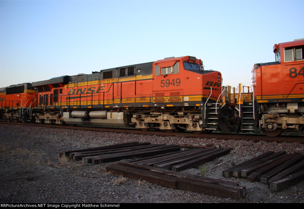 BNSF 5949